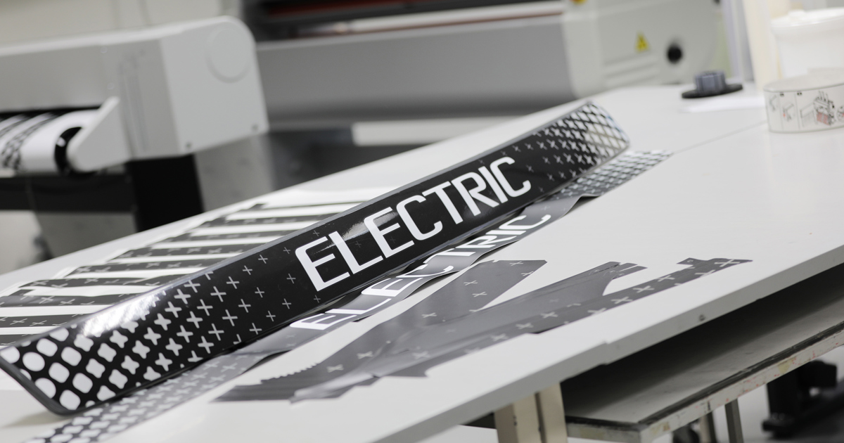 Grafische Aufkleber und Etiketten für Elektrofahrzeuge | Mekoprint